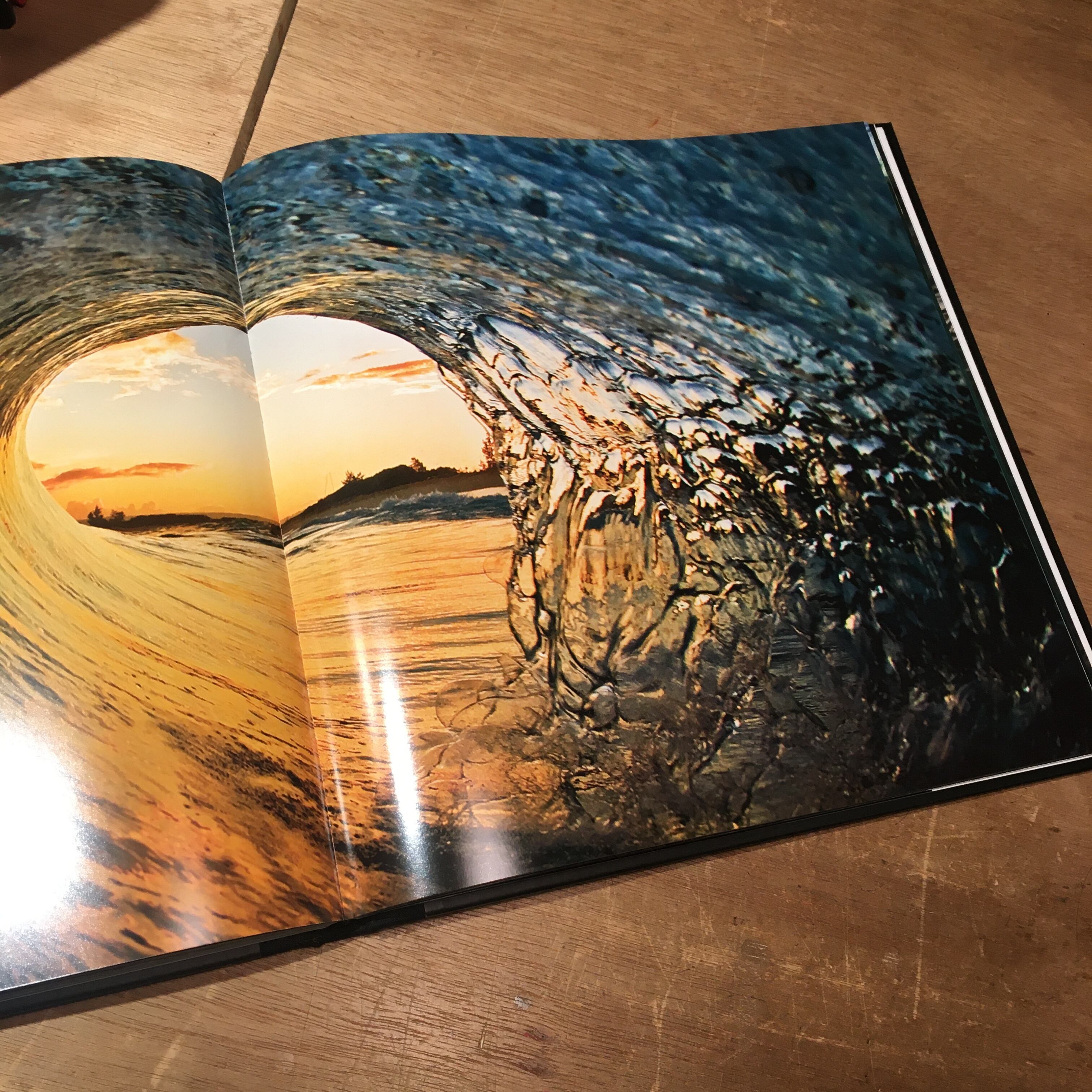 THE SHOREBREAK ART OF CLARK LITTLE | 百年