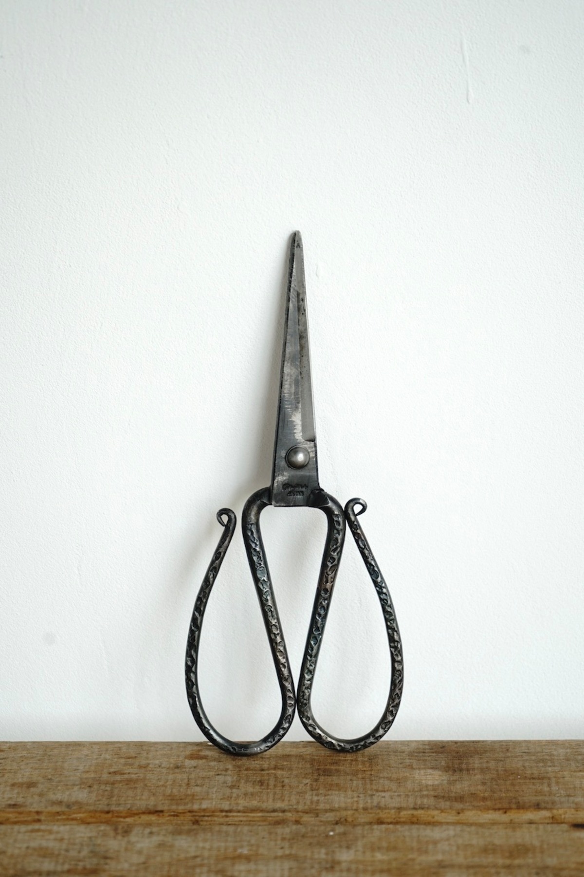 TAjiKA / 'iron' HOUSEHOLD SCISSORS | MING folk equipment