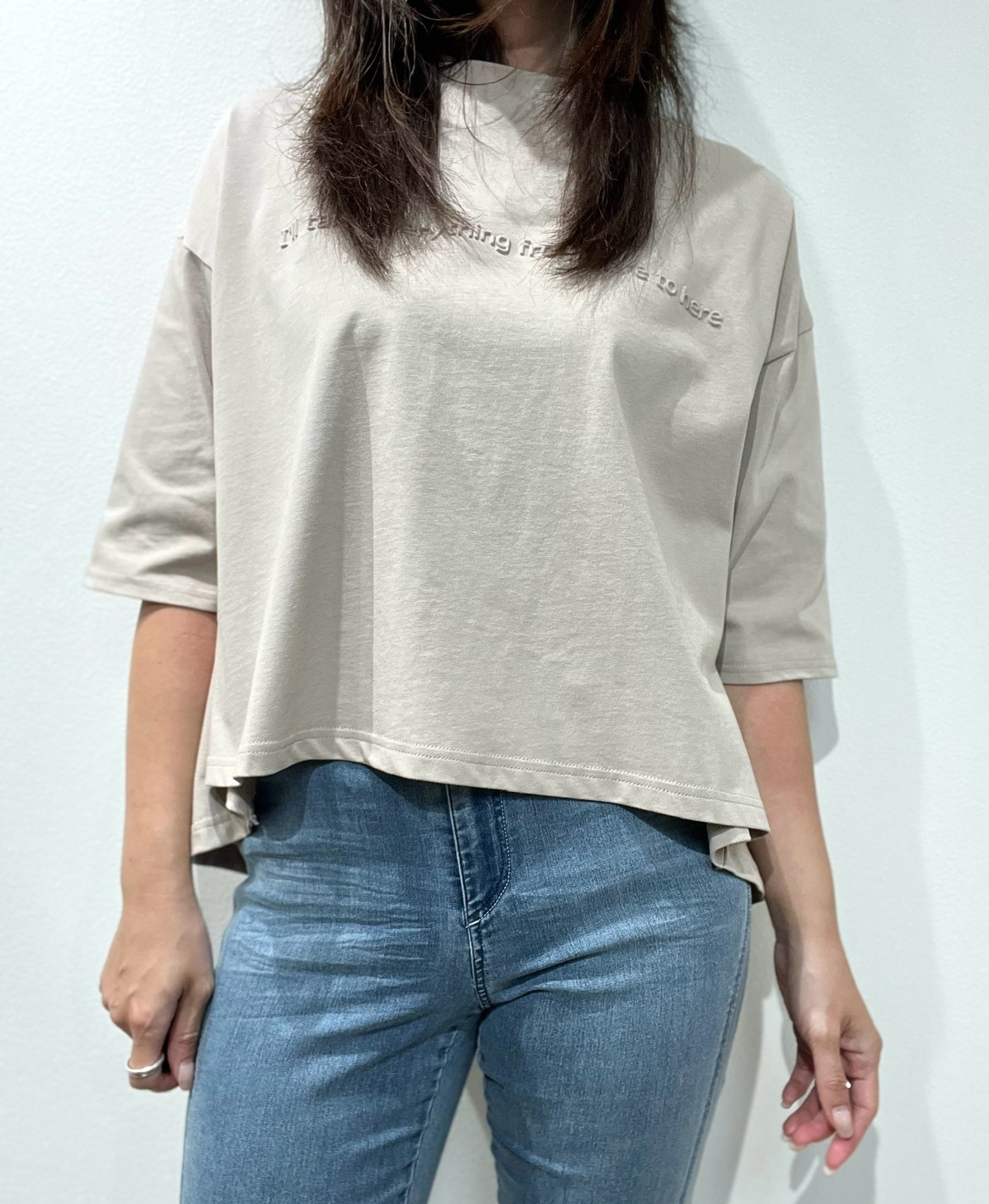 【DONA MARIE】エンボスロゴショート丈五分袖Tシャツ E-581085 | Posie dress セレクトショップ