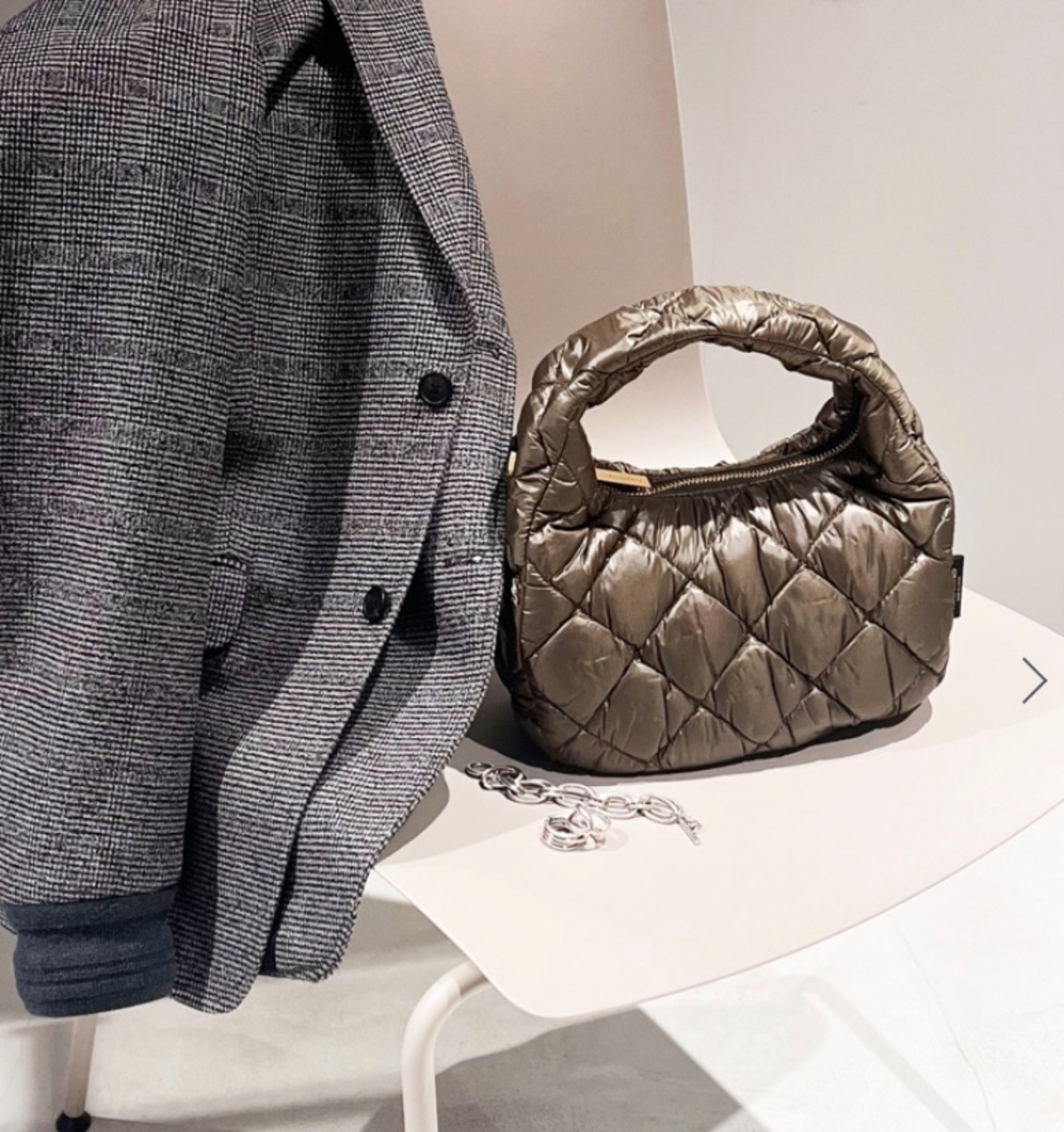 VIOLAd’ORO【V-2236】GINO キルティングナイロンムーン型バッグ | calm_select