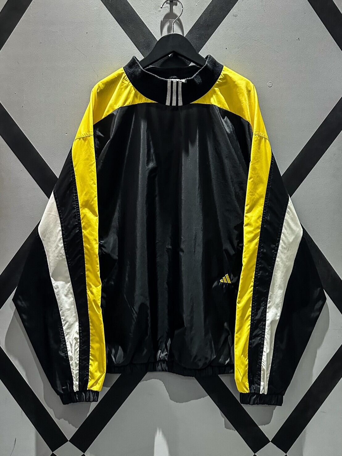 【X VINTAGE】"adidas" 90's Color Switching Design Loose Nylon Pullover | Caka(カカ）下北沢古着屋、セレクトショップ