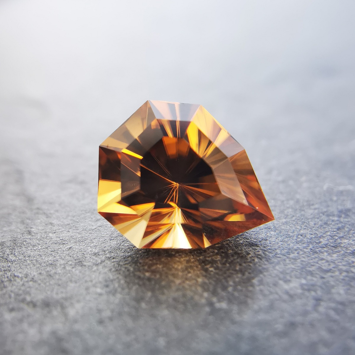 ジルコン 0.88ct / E-2512P | Tam＆Tam Gem