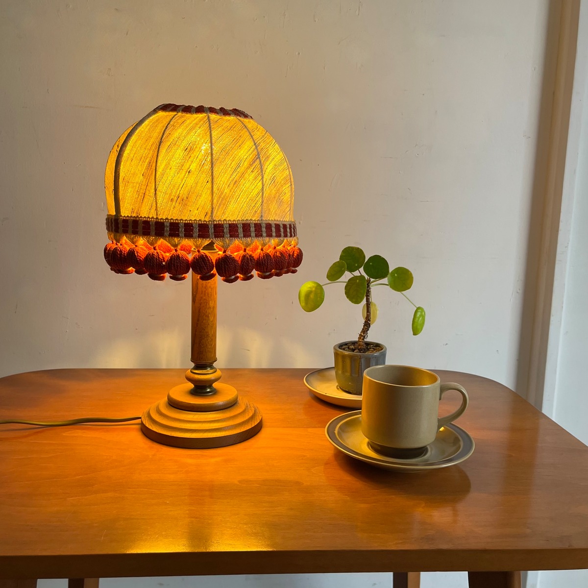 Fringe Shade × Oakwood Bedside Lamp 1970's オランダ | Couscous Furniture