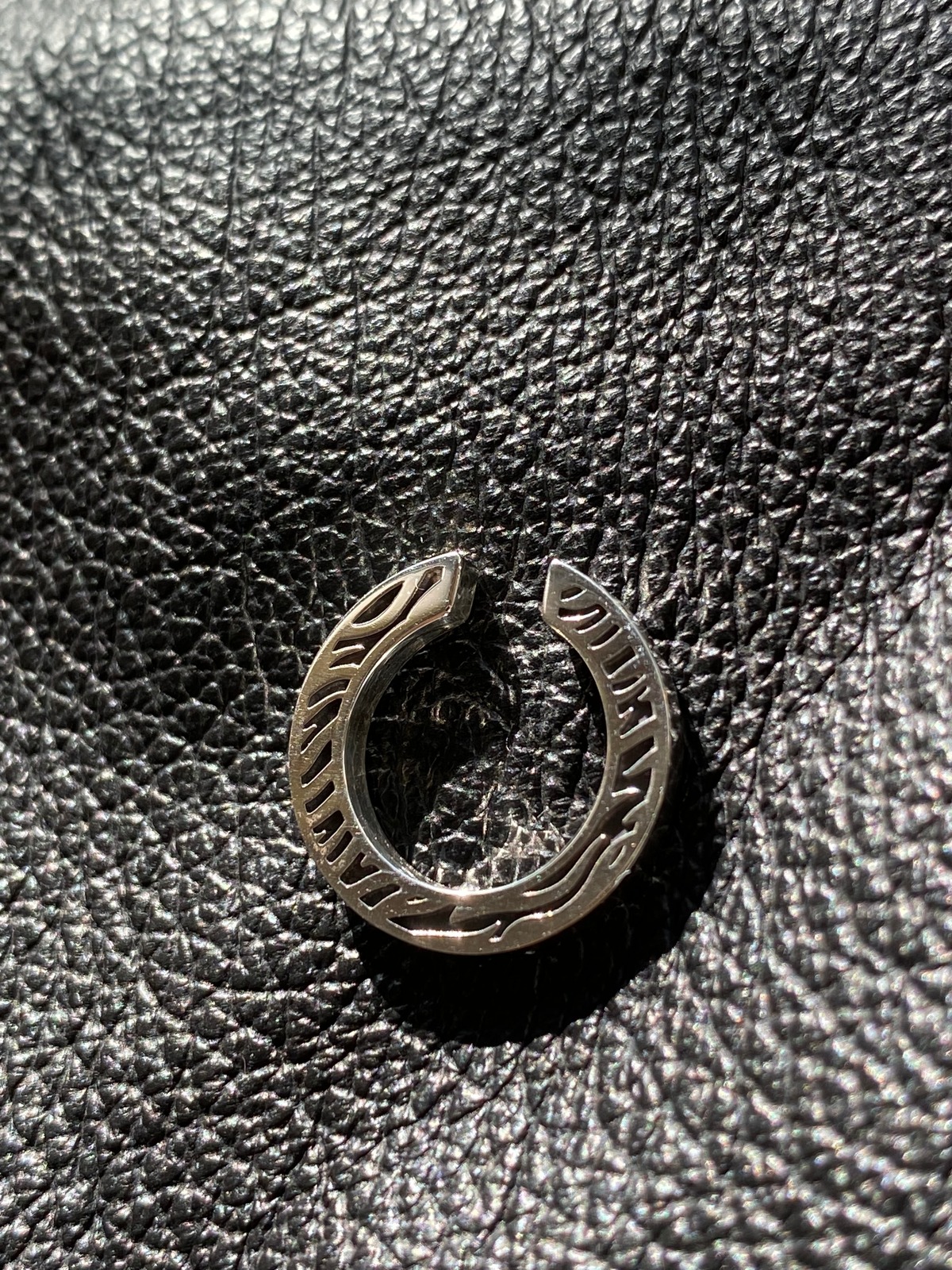 TIGER STRIPE EAR CUFF "White Tiger" / Silver925 Aging / IN-PUT-OUT ...