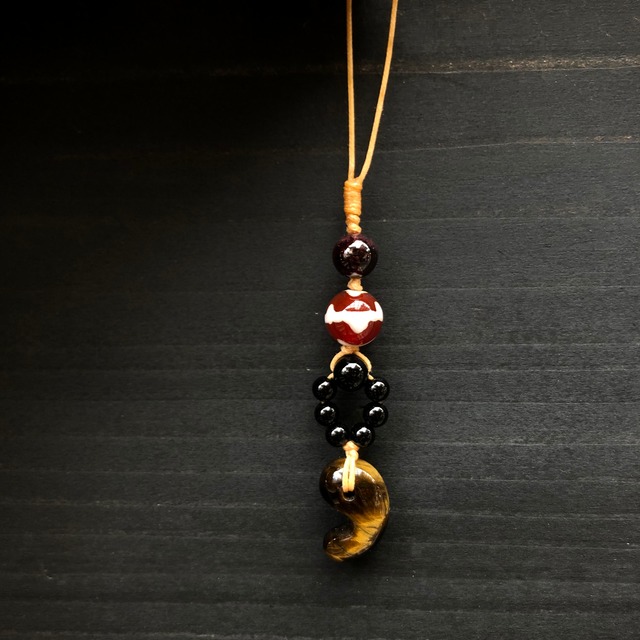 【h387d】虎牙天珠 ストラップ | まがたまや雲玉