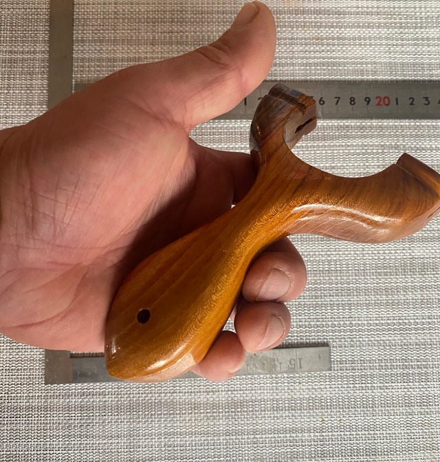 No.477 Hawk's claw 無垢材仕様（欅製）木固めエース | 弾弓工房「庵野 吽」