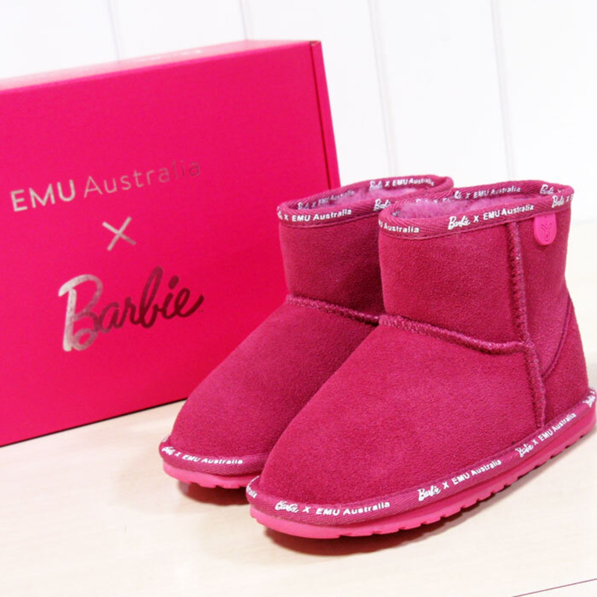 【40%OFF】EMU エミュ 2024秋冬 日本正規品 限定バービーコラボ 暖かムートンキッズブーツ 【無料ギフトラッピング可 ...