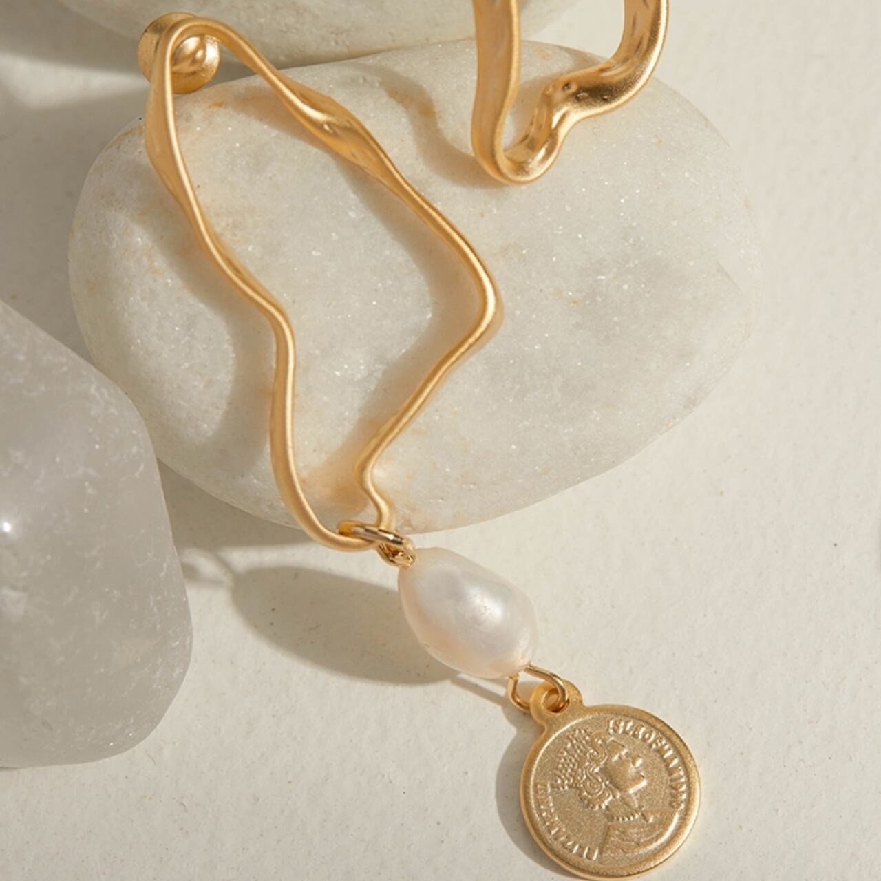 アシンメトリーパールピアス A583 | alliede