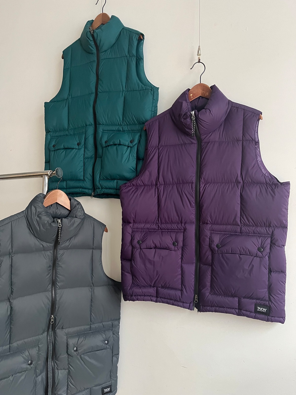 "TAION" PACKABLE VOLUME DOWN VEST | JUNK SHOP