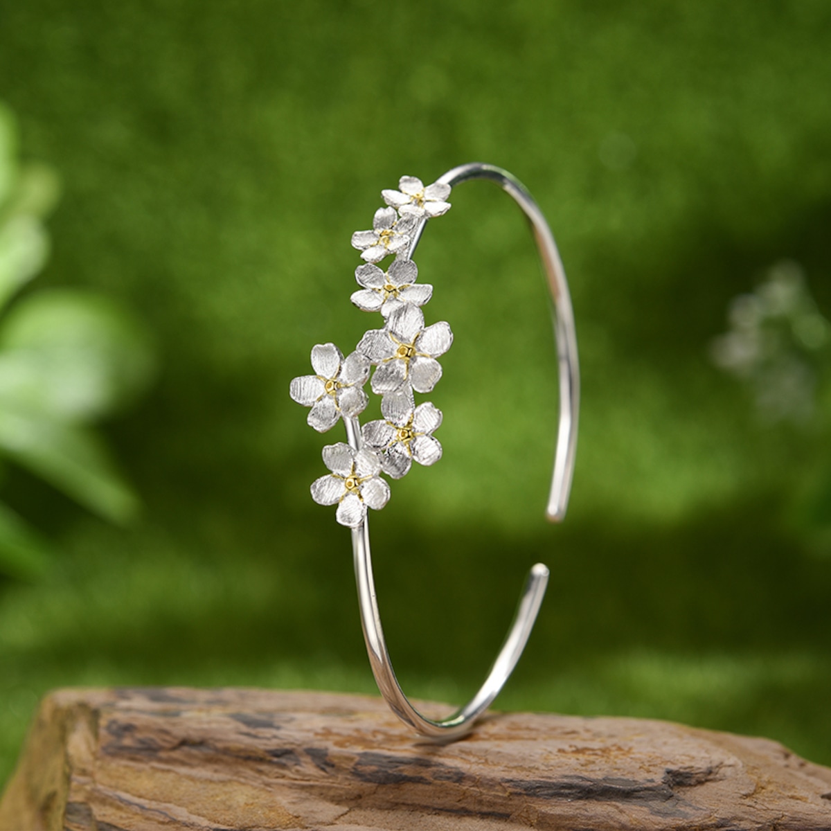 Forget-me-not Flowers Bangle / ワスレナグサ バングル ブレスレット | POCHIC.