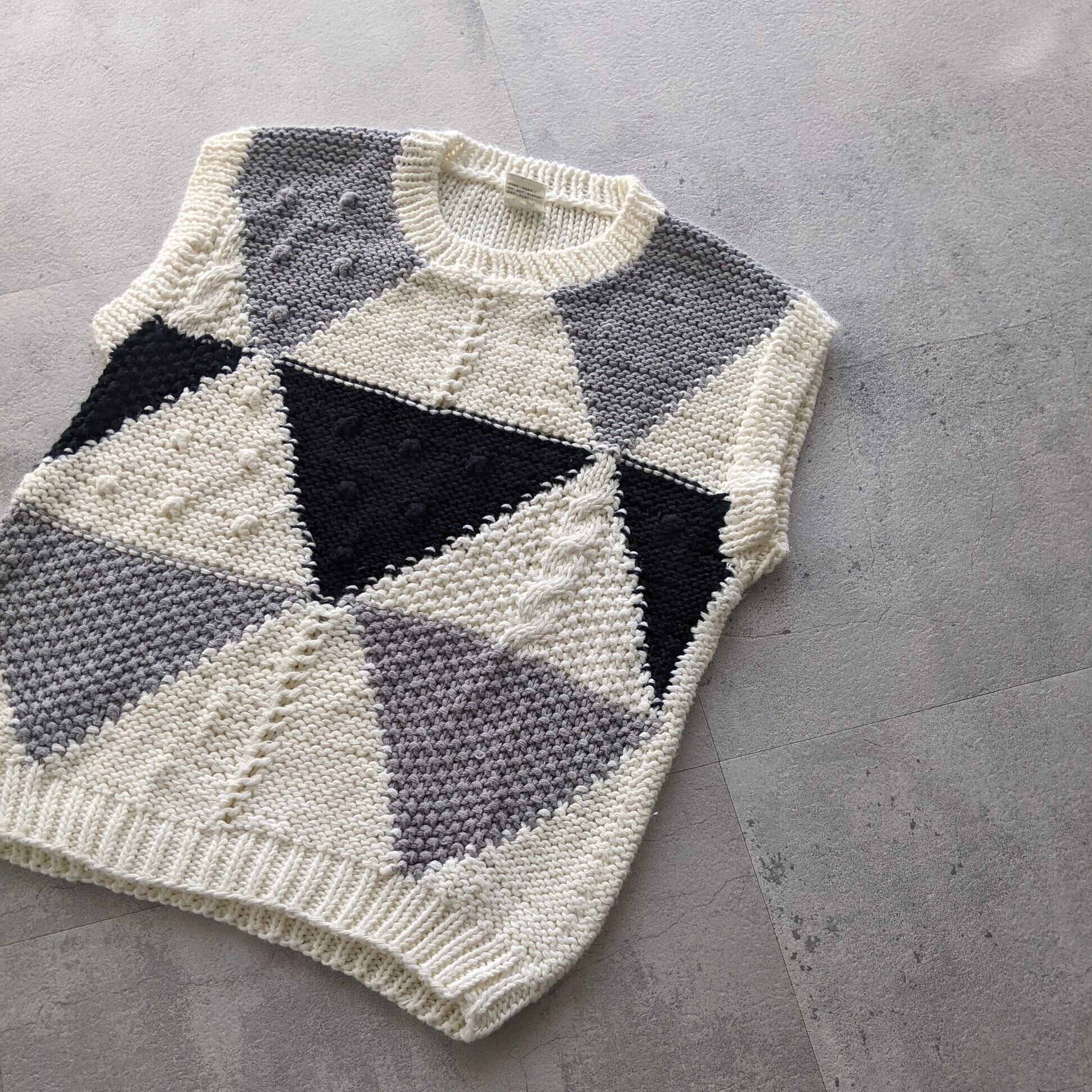 Triangle motif knit vest | Pay ID