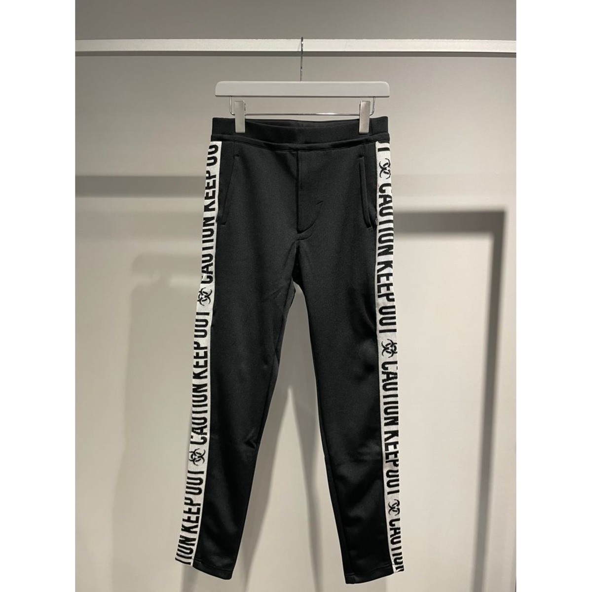訳あり beauty:beast “CAUTION KEEP OUT” TRACK NARROW PANTS | MAROON WEBSTORE