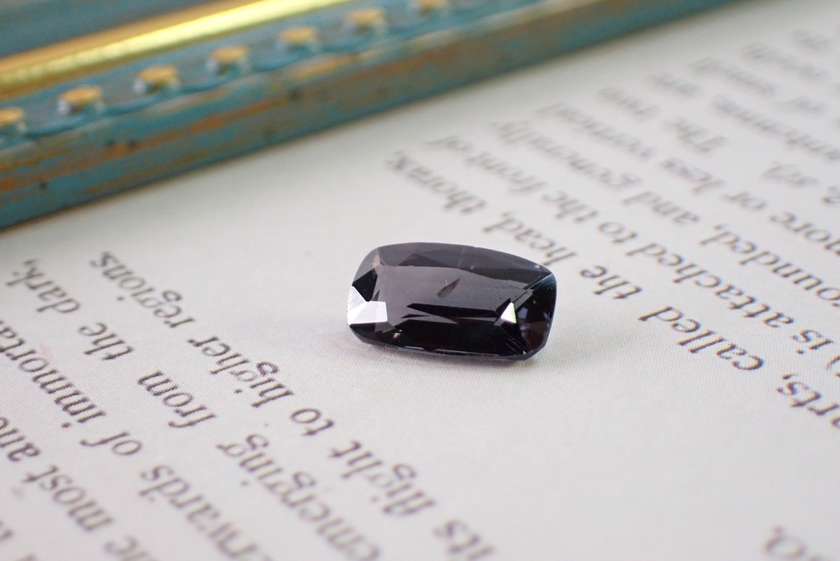 スピネル(簡易ソーティング付) 1.218ct [C3-207] | differencee(ディファレンシー)