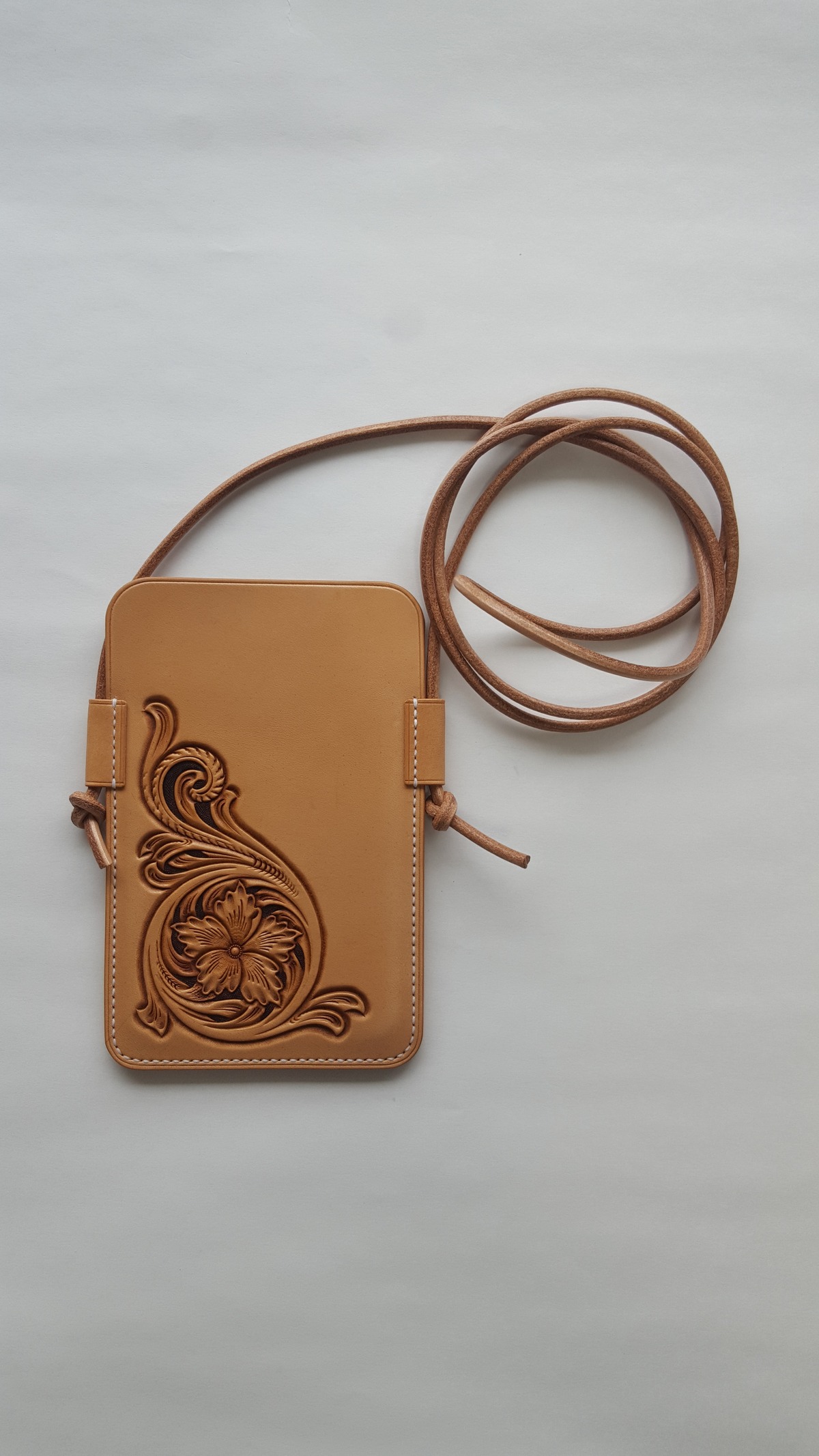 カービングスマホポシェット[2] | Ken Leathercraft