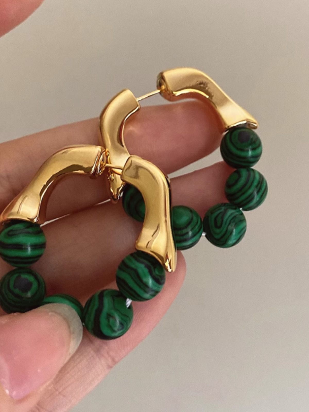 Gold green ball pierced [A049] | Lilie