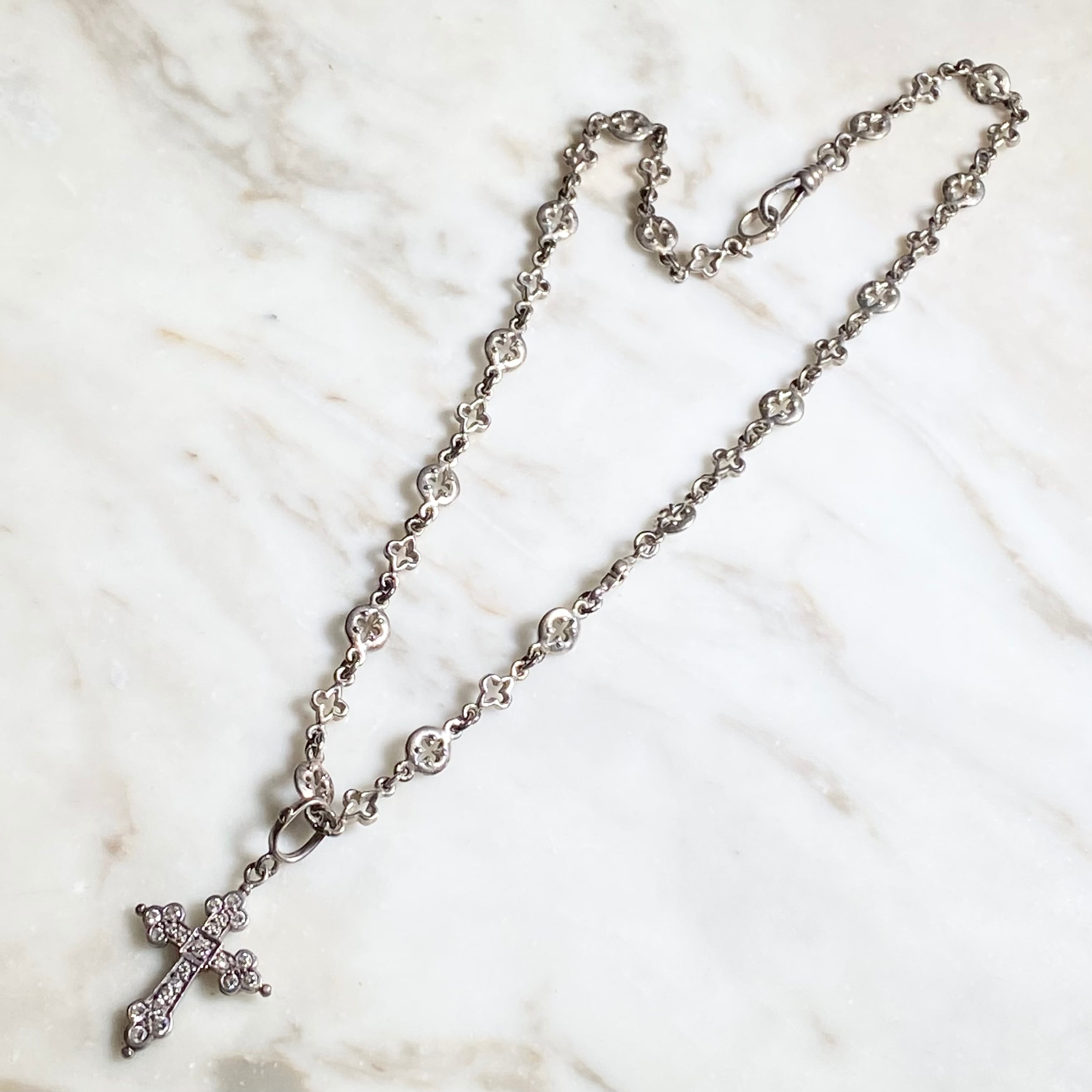 LOREE RODKIN silver cross pendant necklace | NOIR ONLINE