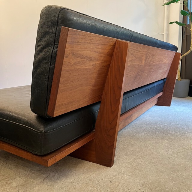 MASTERWAL MORELESS ウォールナット無垢材 3人がけ ソファ | TUP