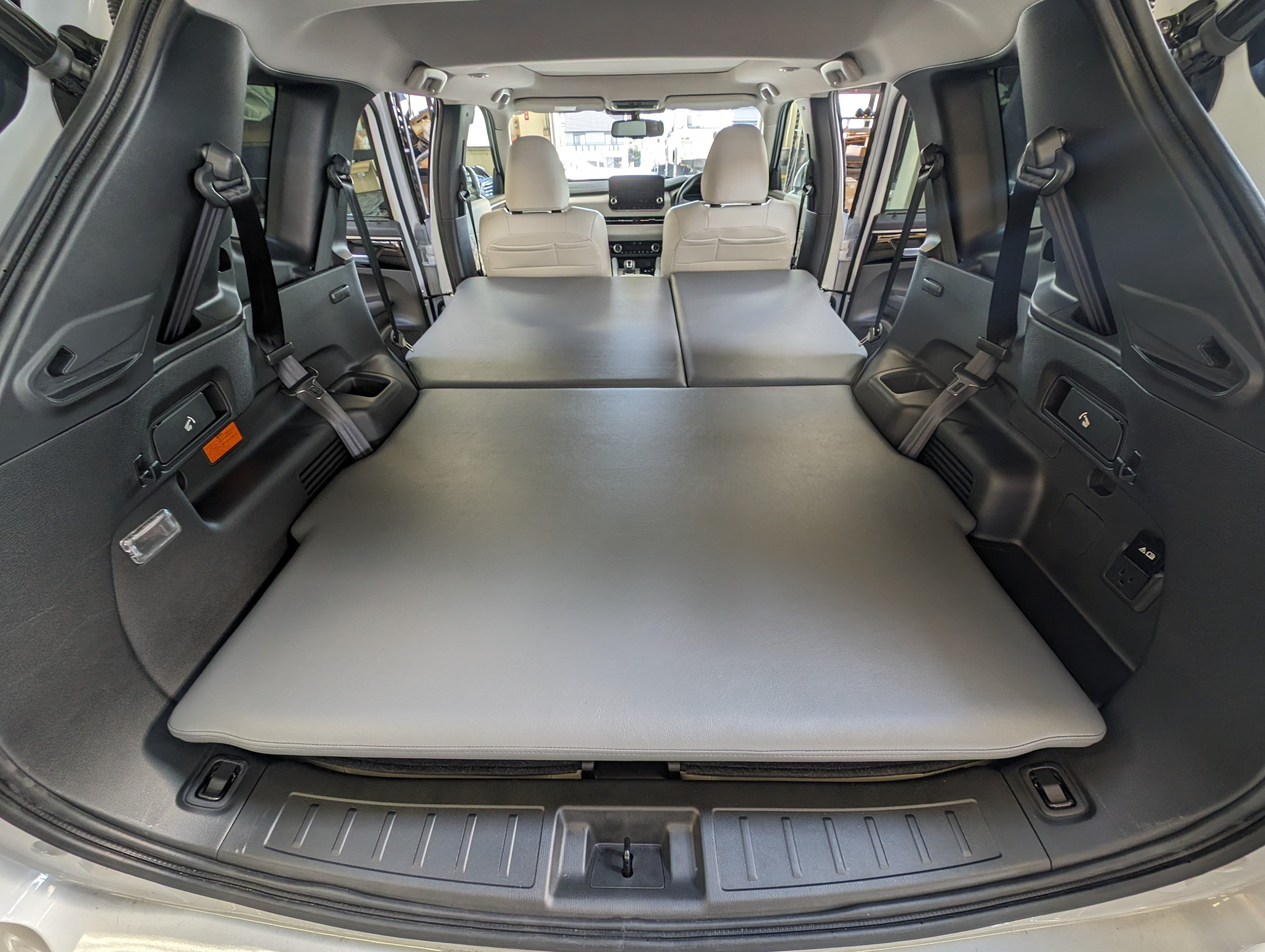 MDF ベッドキット アウトランダー PHEV(5LA-GN0W)専用 車中泊 7人乗り用 | MDF EQUIPMENT