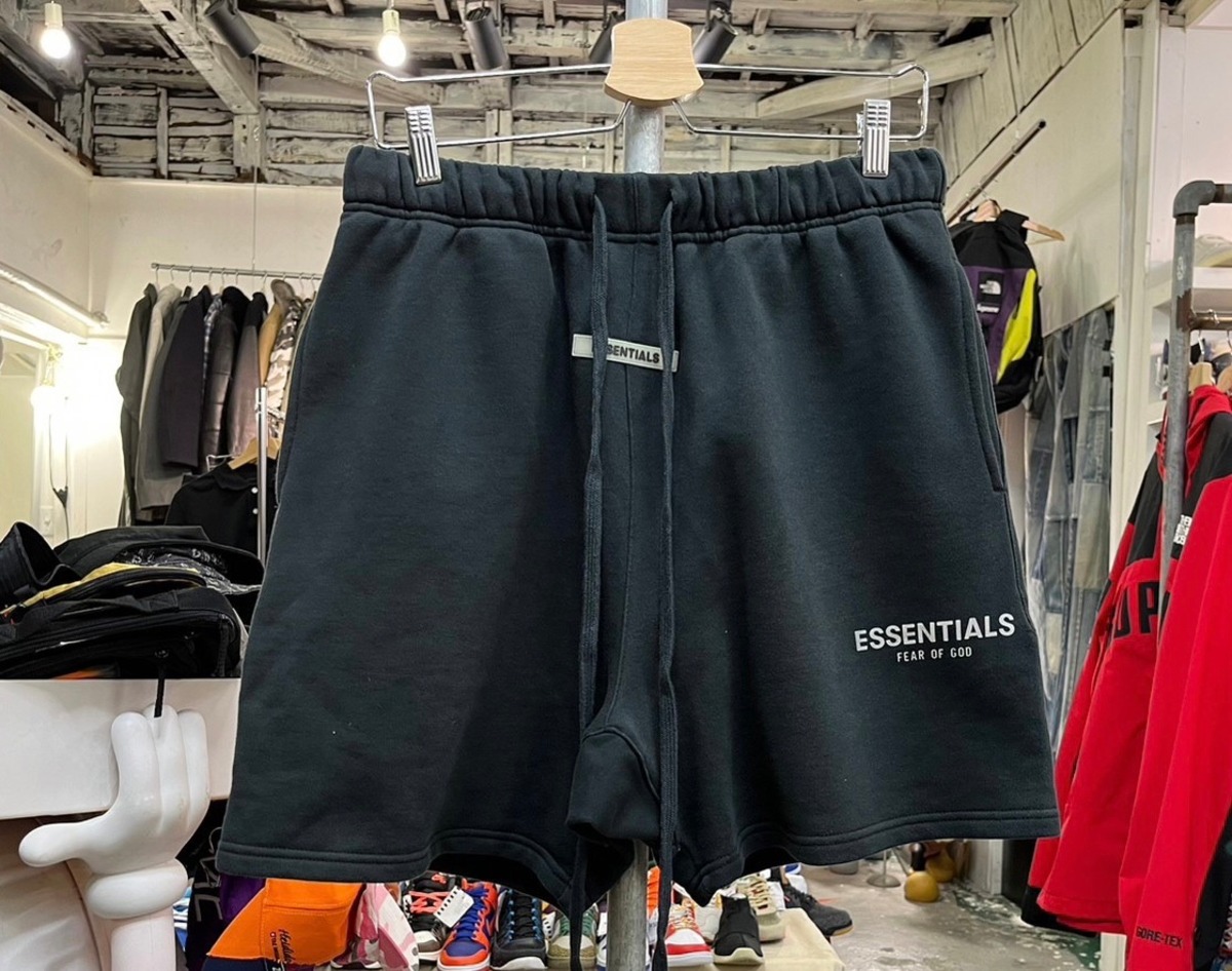 ESSENTIALS REFLECTIVE LOGO SWEAT SHORT BLACK MEDIUM 14499 | BRAND ...