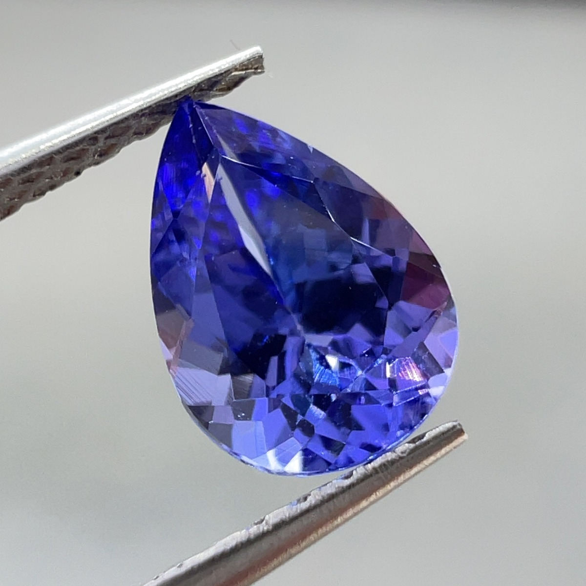 タンザナイト 0.79ct 7.00×5.05mm ペアシェイプカットルース | 鈴木屋