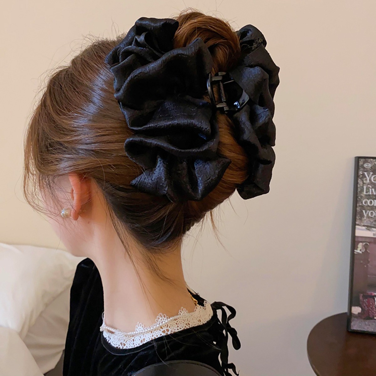 Ruffle ribbon hair clip B2549 | Mbeaute