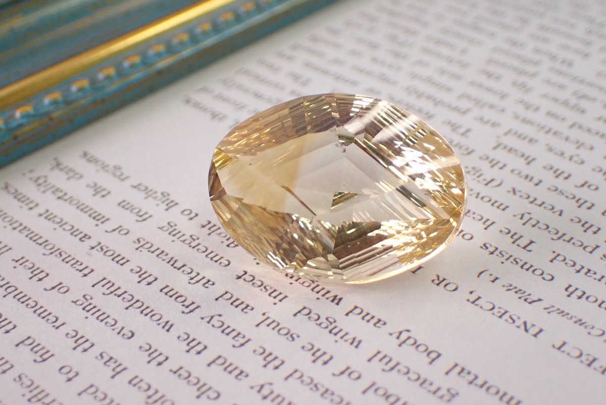 シトリン(コンケーブカット) 33.82ct [C5‐419] | differencee(ディファレンシー)