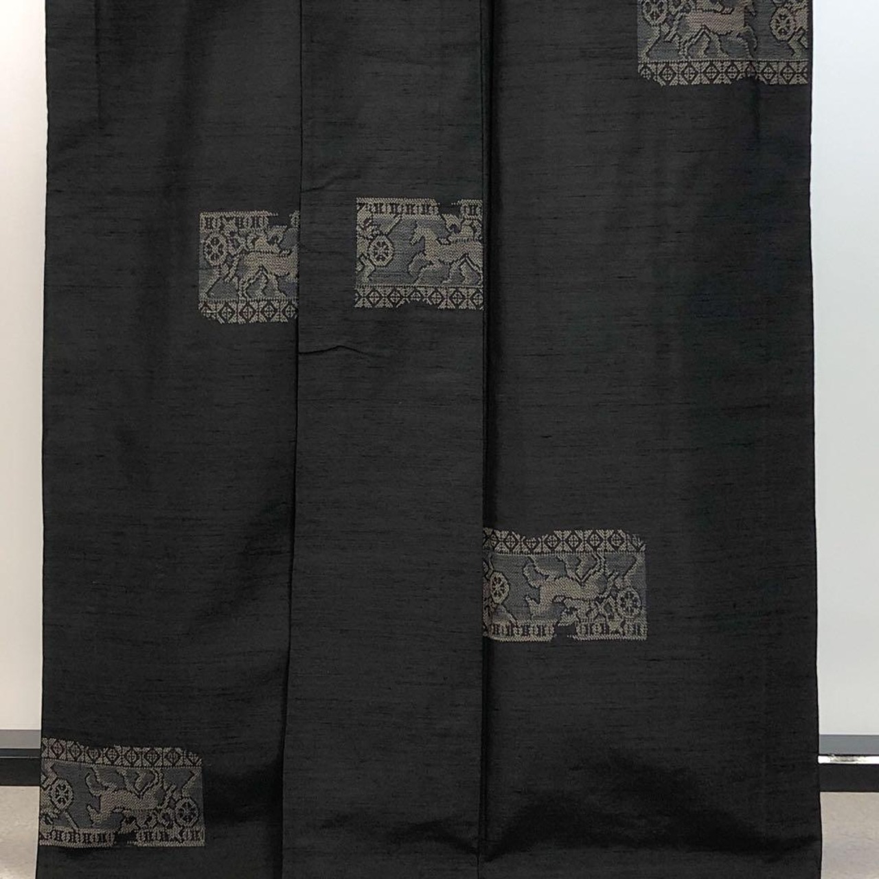 単衣 紬着物 四角に馬 騎士 墨色 K-4462 着物 きもの kimono 和服 和装 中古 リサイクル着物 【送料無料】 | リユース着物わびさび