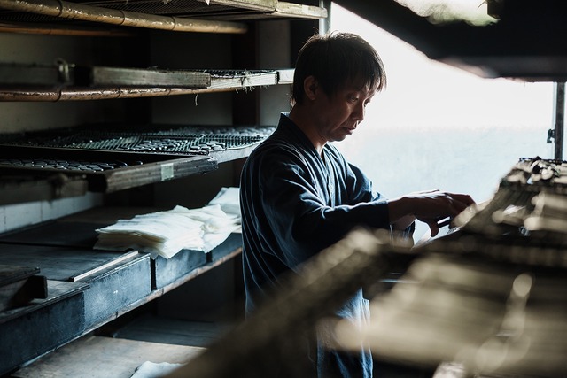 【赤間硯: 日枝玉峯堂製造】残月硯（泥砥石付き） +【今月の奈良墨: 錦光園製造】油煙墨 麻（あさ） | rimpamura