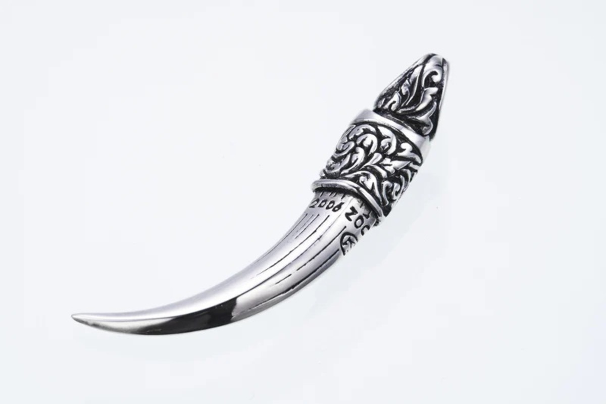 【ZOCALO】ファング・オブ・アイビー・ペンダントトップ (S) | SILVER SLASH