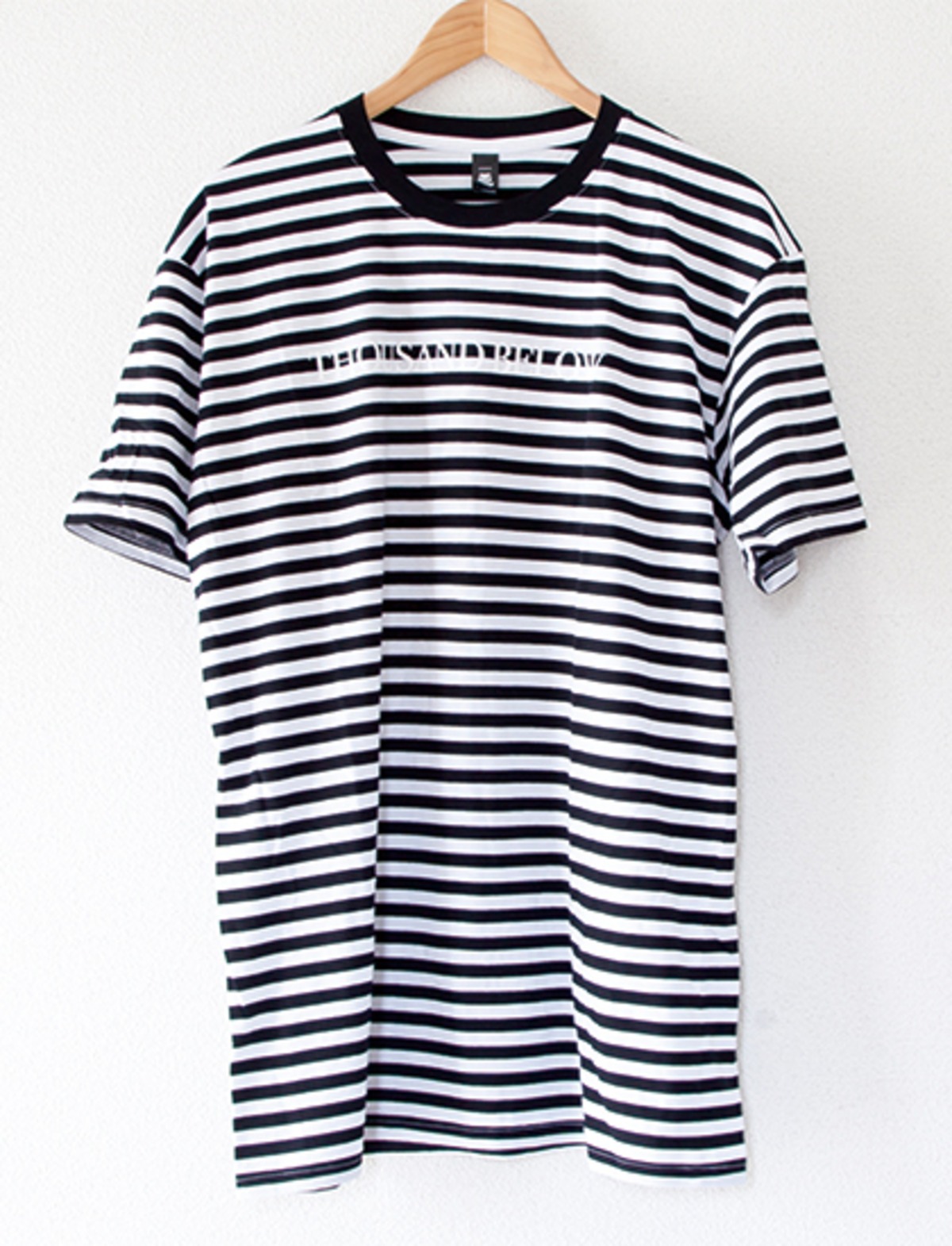 【THOUSAND BELOW】Logo T-Shirts (Black/White) | NM Merch