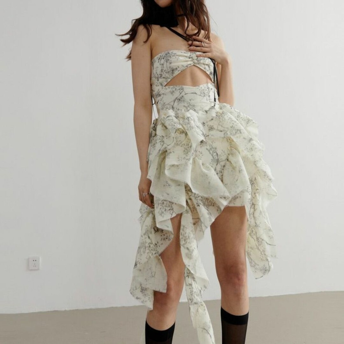 JnylonStudios Cut-out ruffle asymmetric one-piece dress | Uturi -日本未入荷 海外ブランドアイテム セレクトショップ-