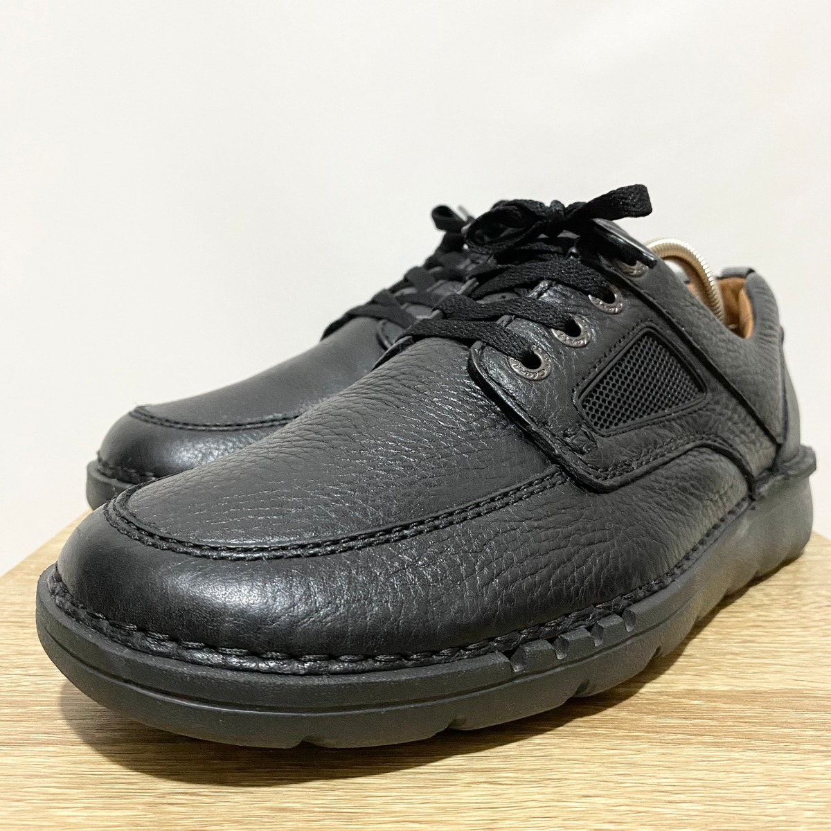 unstructured by Clarks Leather Comfort Shoes Black | IDLS Online