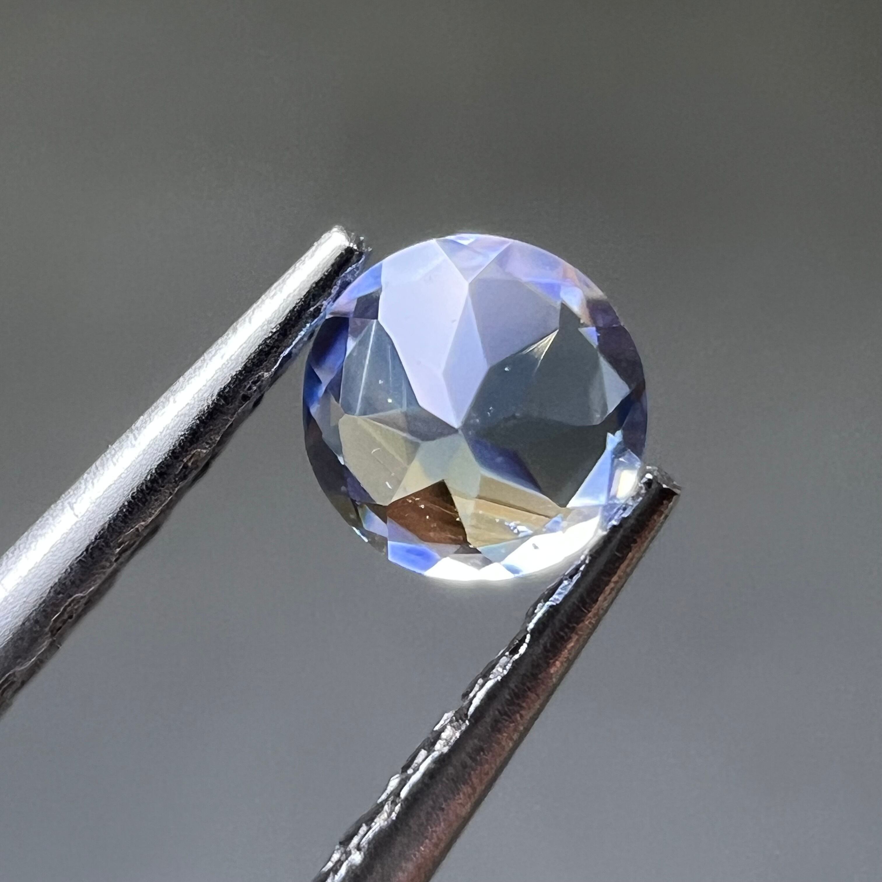 ベニトアイト 0.15ct 3.09mm ラウンドブリリアントカット ルース アイスブルー | 鈴木屋