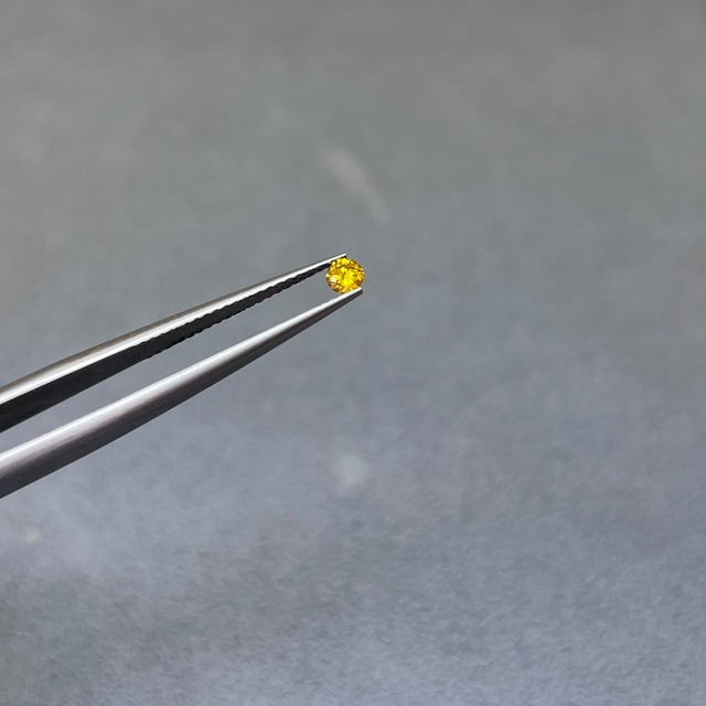 【中宝研ソ】FANCY VIVID ORANGY YELLOW 0.109ct SI-2 3.04-3.06mm ラウンド ダイヤモンド 中央宝石研究所ソーティング ルース | 鈴木屋