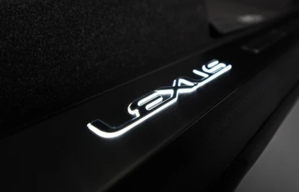 Lexus GX 550 Illuminated Door Sill Set | LEXUS FASHION STORE - LEXUS ...