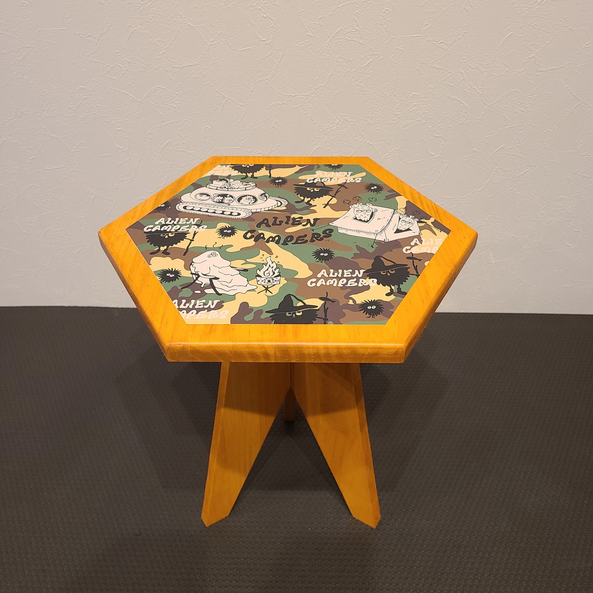 サイドテーブルALIEN CAMPERS | Honeycomb Works