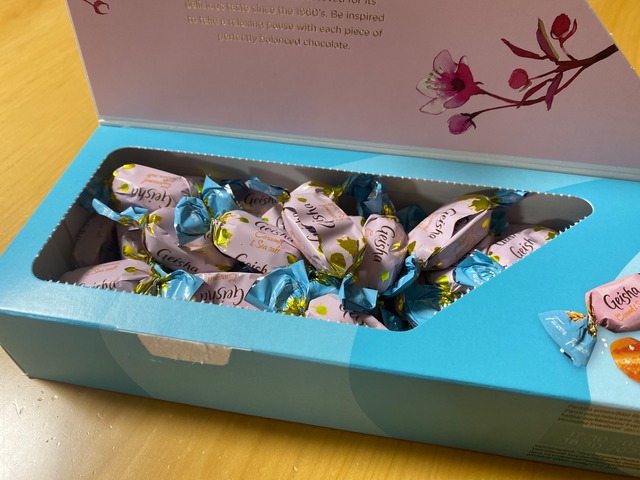 ゲイシャ ミルクチョコレート キャラメル&シーソルト 38個 270g【Geisha Milk Chocolate caramel and ...