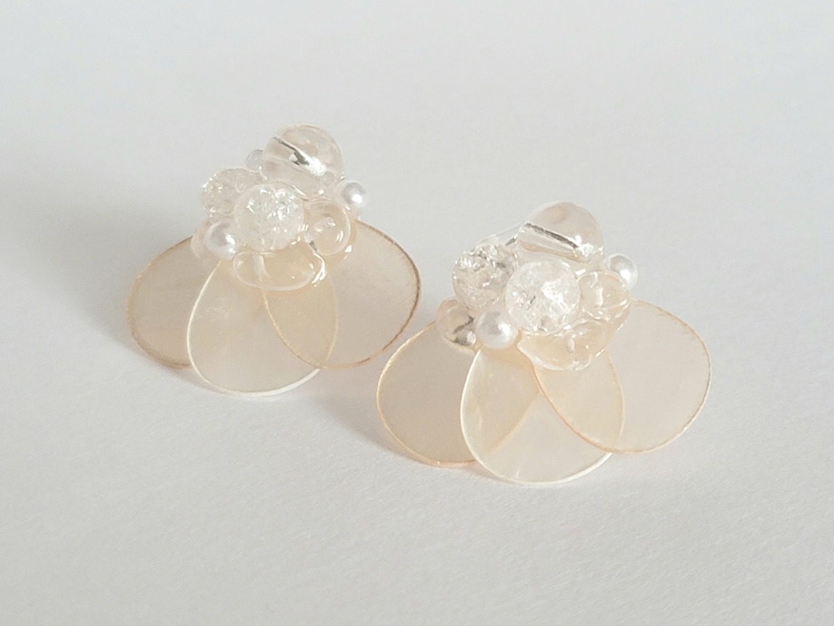 水晶とシェル／pierce／earring | accessory shop MEGULI