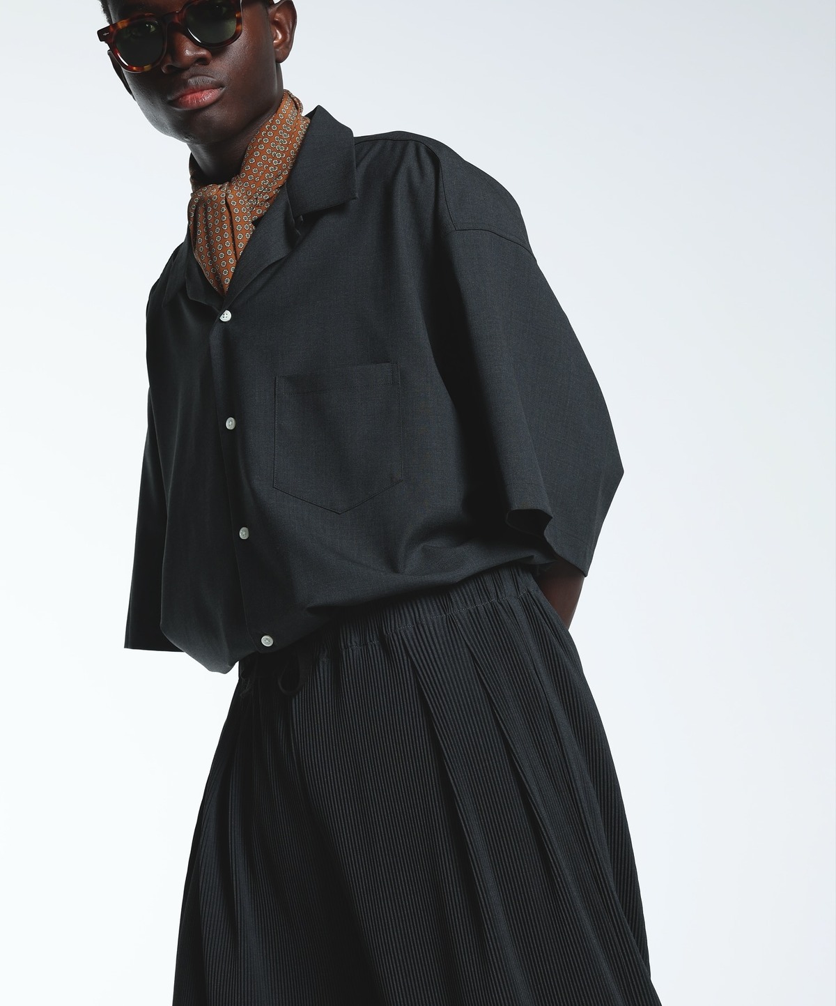 Sillage circular pants pleats anthracite | cocoon