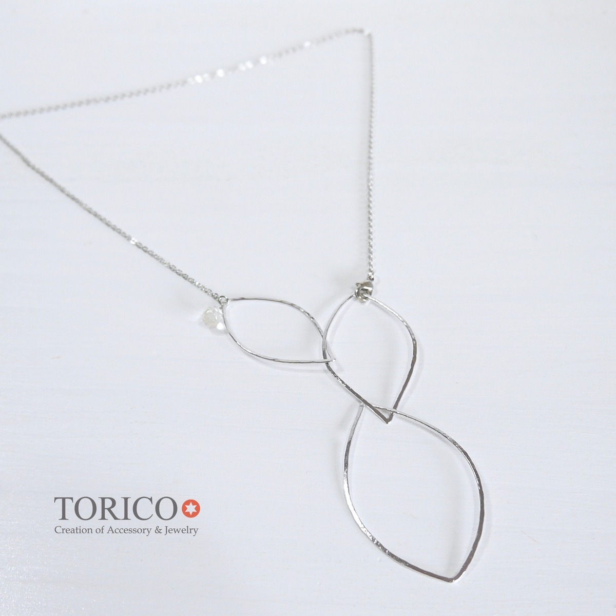 hoop leaf スリーチェンジネックレス シルバーカラー ＋ シャンパンカラークォーツ | TORICO アクセサリー＆ジュエリー 洗練されたクリエイティブなデザインジュエリー