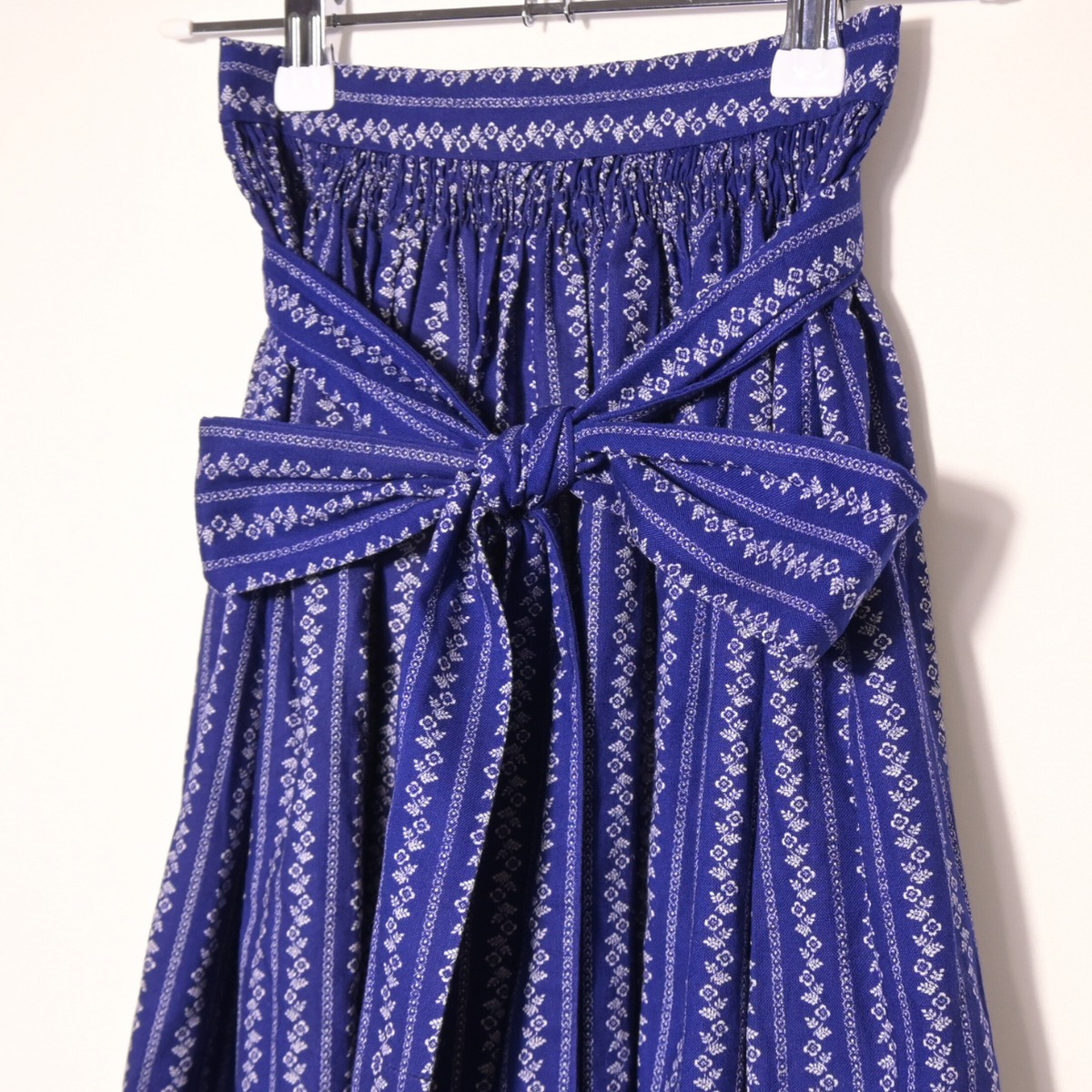 Floral line pattern Tyrolean style apron | Luffly vintage