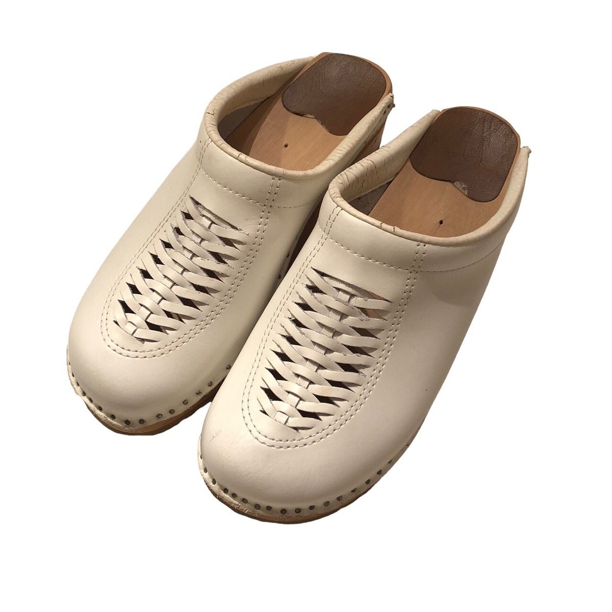"NEEDLES TROENTORP" White color SWEDISH CLOG | Kissmet