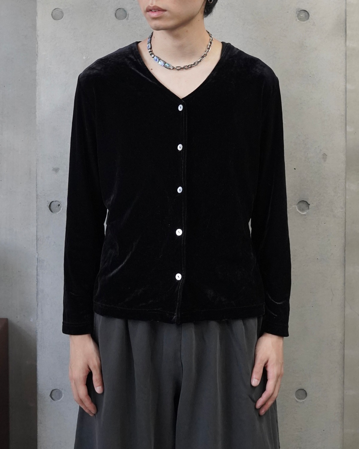 Shell button velour cardigan | Hype