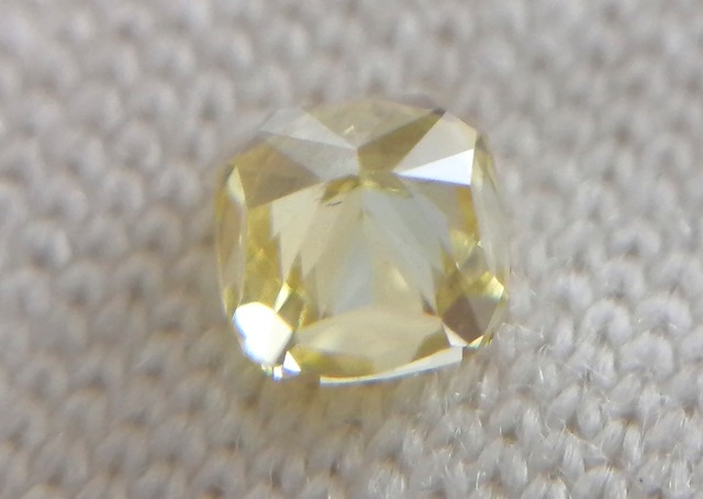 （レモンイエローカラー）イエローダイヤモンドルース 0.085ct fancy intense yellow VS2(CGL) | fancy color plus