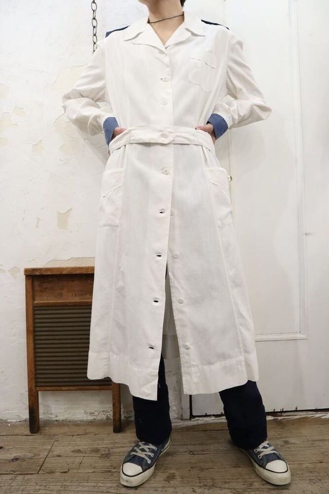 ”white swan uniforms” white × navy coat [k-168] | Fizzvintage