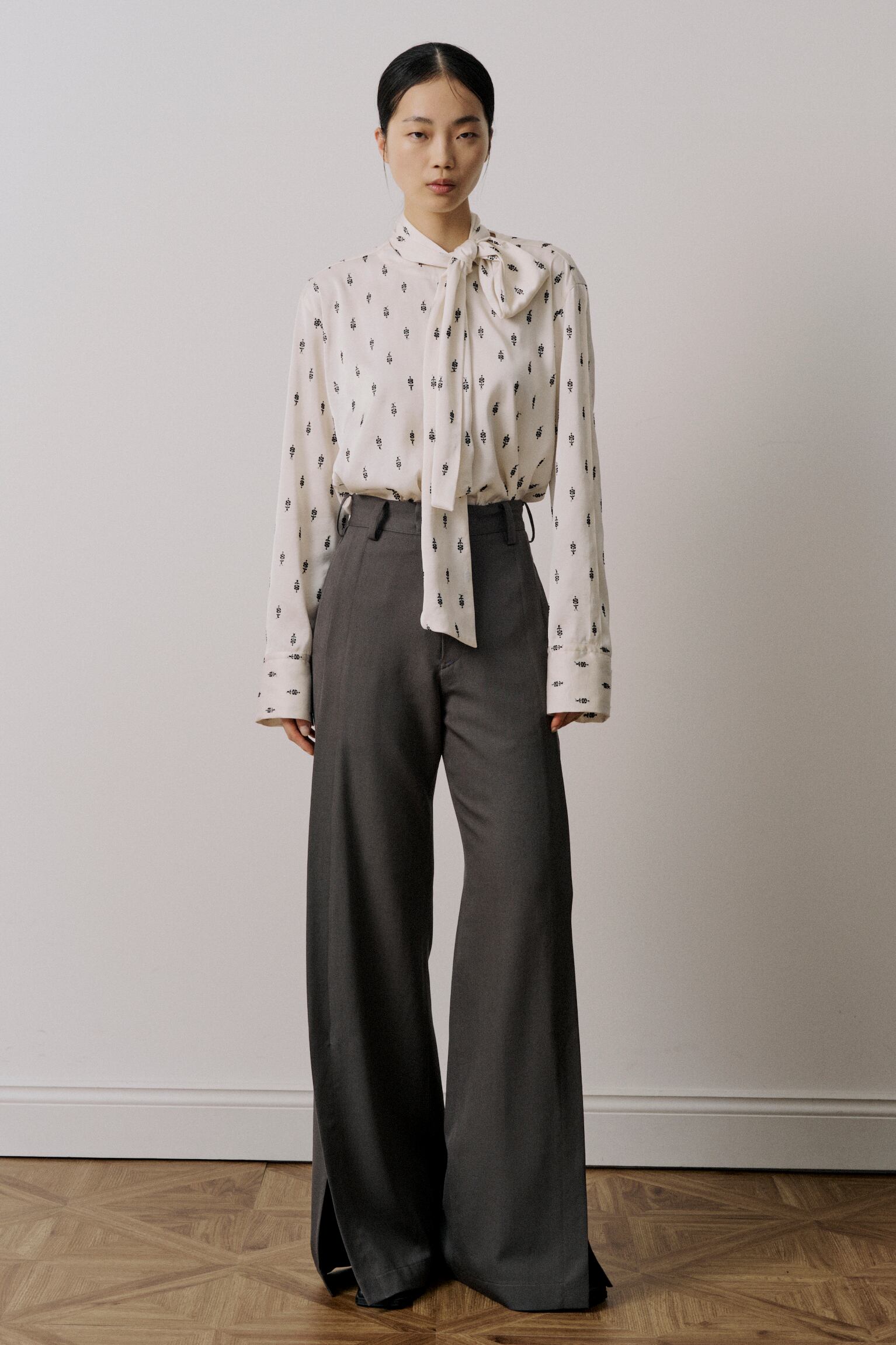 フロントスリットフレアPNT / スモーキングクロス / U743-P03-105 | UJOH ― UJOH ONLINE SHOP 【UJOH公式通販】