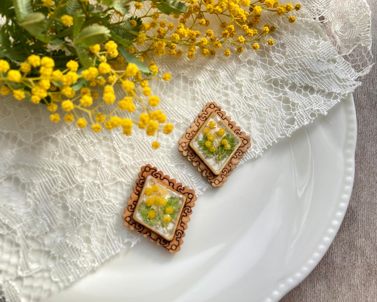 ミモザと木のアクセサリー | SOBANI