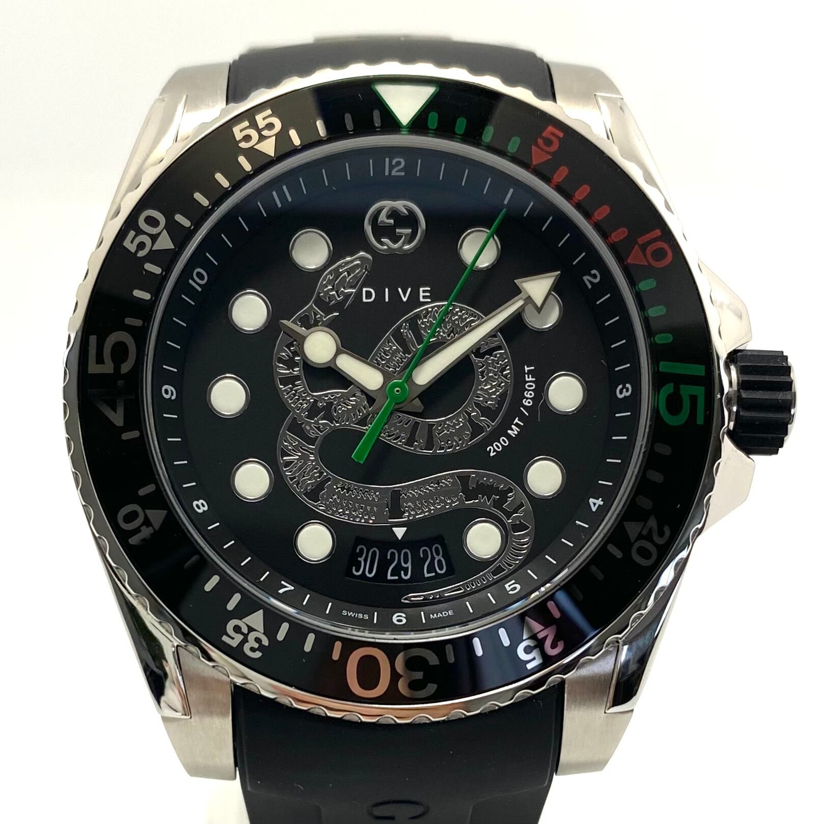 【ほぼ未使用】腕時計 メンズ グッチ GUCCI ダイブ DIVE YA136217 136.2 スネーク 蛇 モチーフ クォーツ 黒 デイト ...