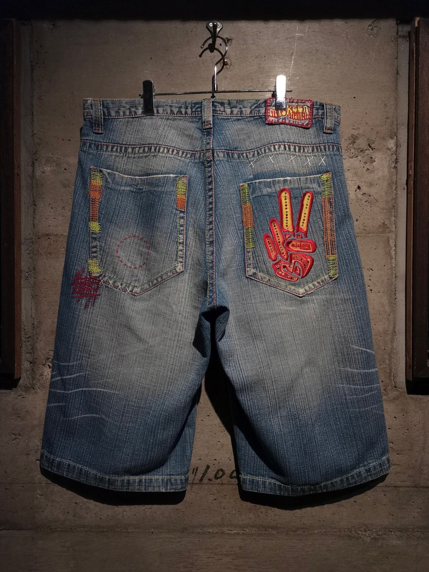 【Caka】"MISKEEN" Peace Hand Sign Embroidery Loose Baggy Denim Shorts ...