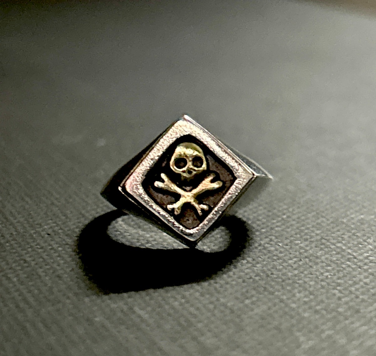 Diashaped signet ring crossboneskull silver×brass made in dirty Rock ...